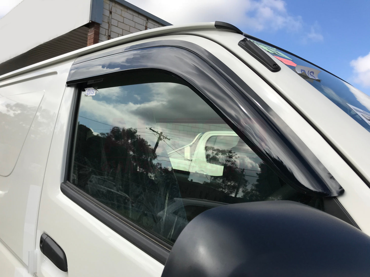 Injection Weather Shields for Toyota Hiace 2005-2019 Weathershields Wi ...